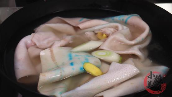 Don't boil the pig skin and freeze it again, tie it with a rope, my ...