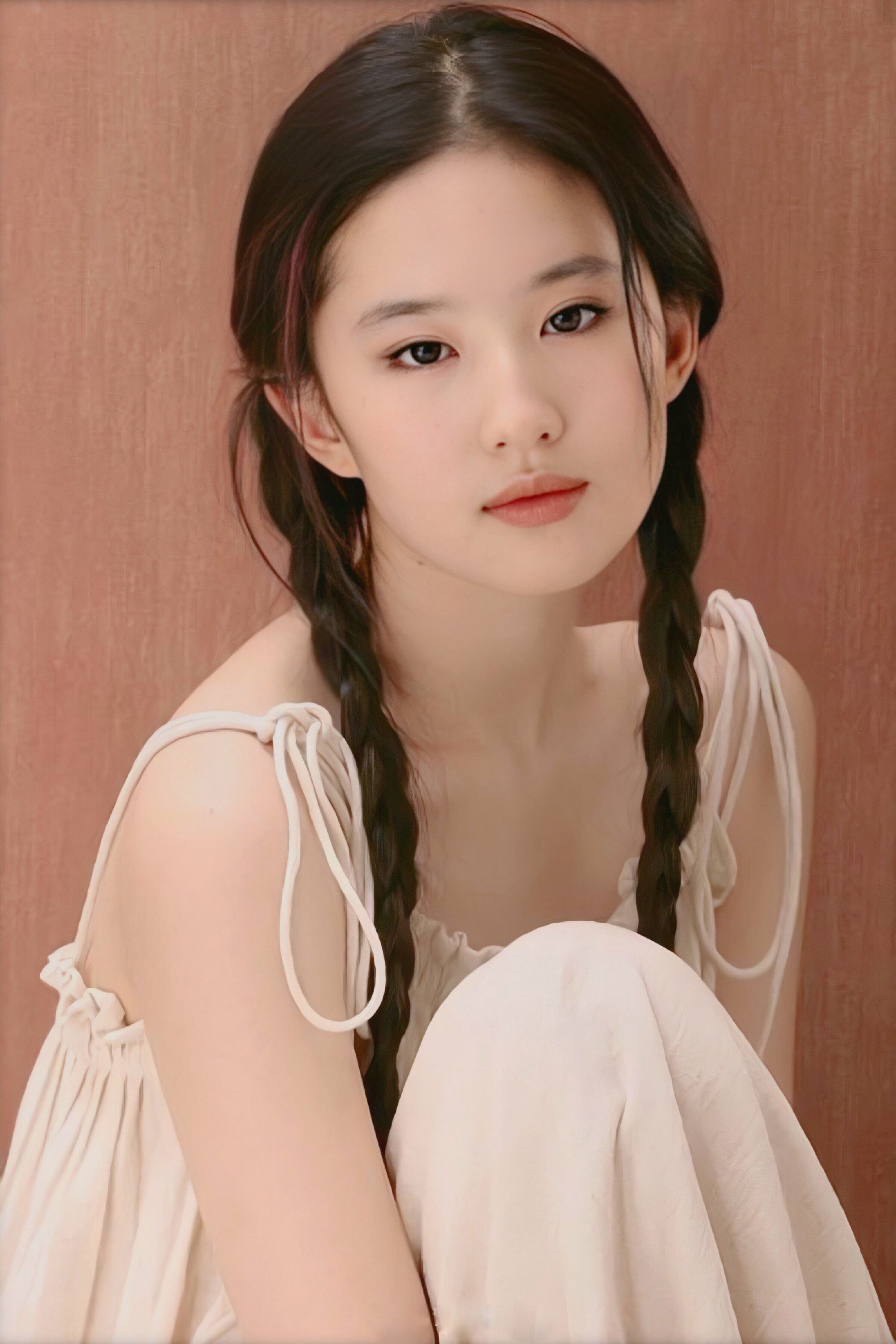 Liu Yifei, actress and singer - iNEWS