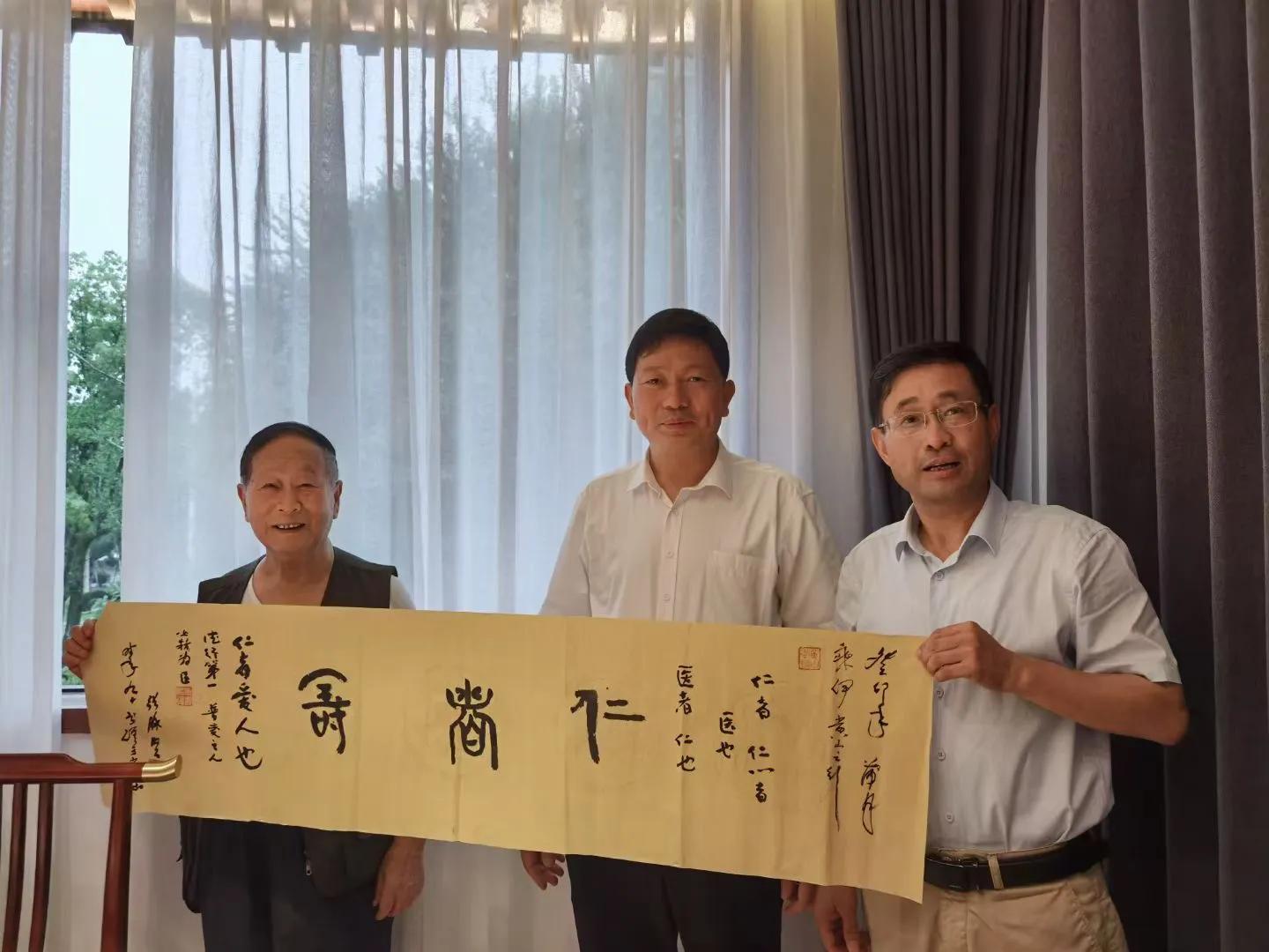 Professor Li Chengyi's family tour to Huangshan Mountain - iNEWS