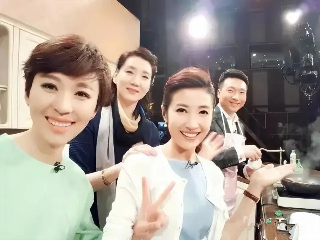 They all grew long hair after retiring from CCTV, Li Xiuping became ...