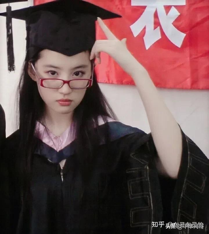 What does it feel like to be too beautiful? - iNEWS