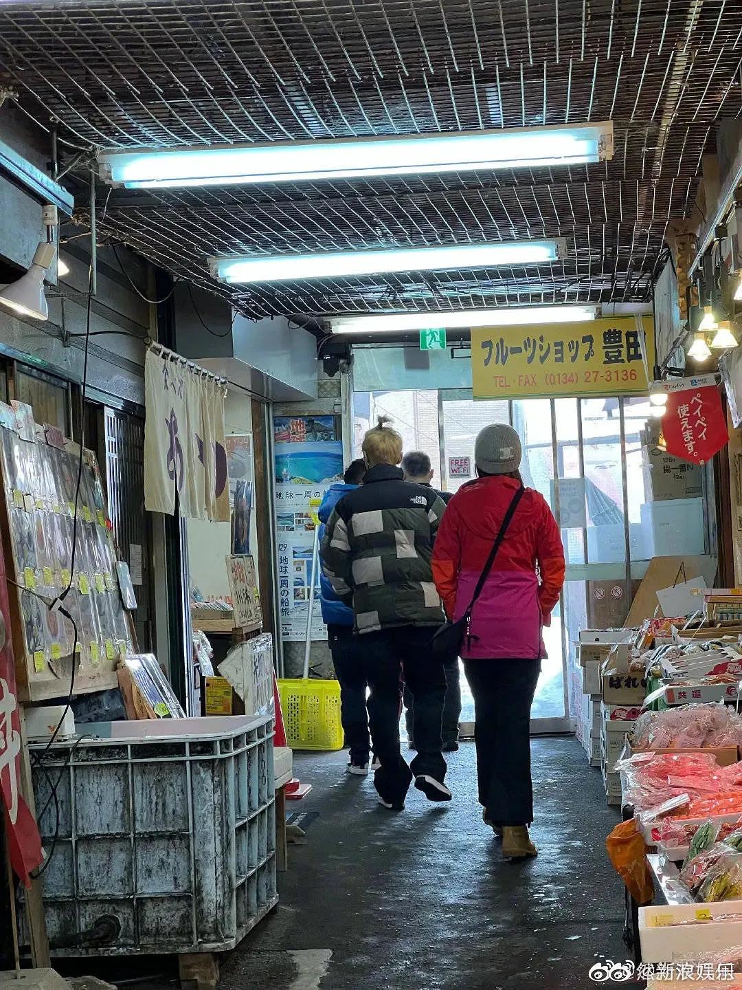 A netizen ran into Lu Han Guan Xiaotong in Japan, and had a sweet ...