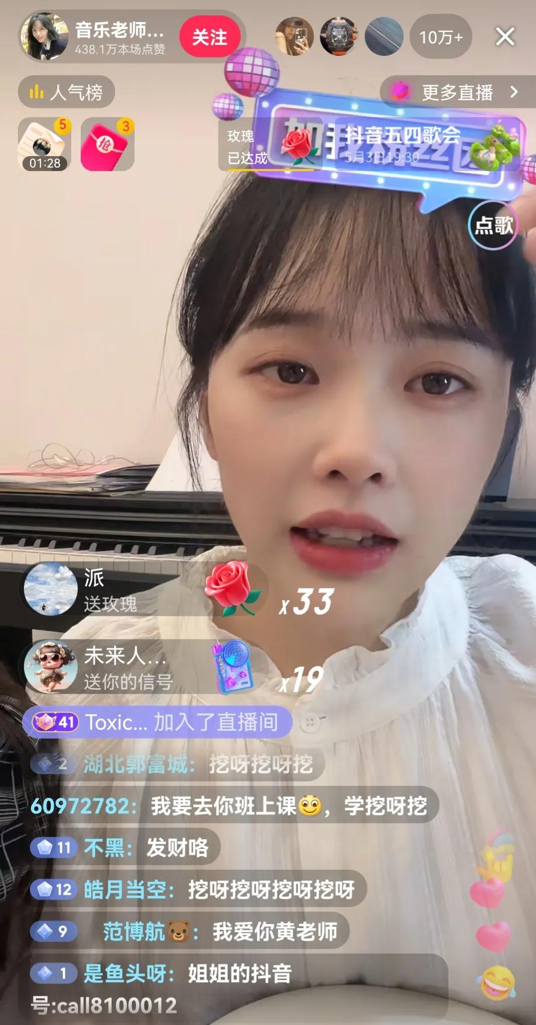 Squinting and smiling revealing big teeth! Netizen: Is this still the ...