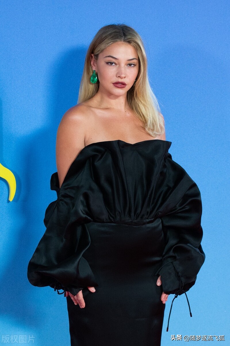 Madeleine Klein wears a strapless dress at the London premiere of ...