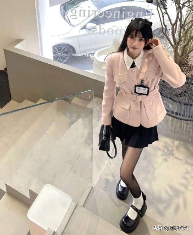 Recently, a new way of dressing has become popular called "black silk ...