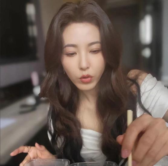 46-year-old Zeng Li claimed to have been a vegetarian for 18 years ...