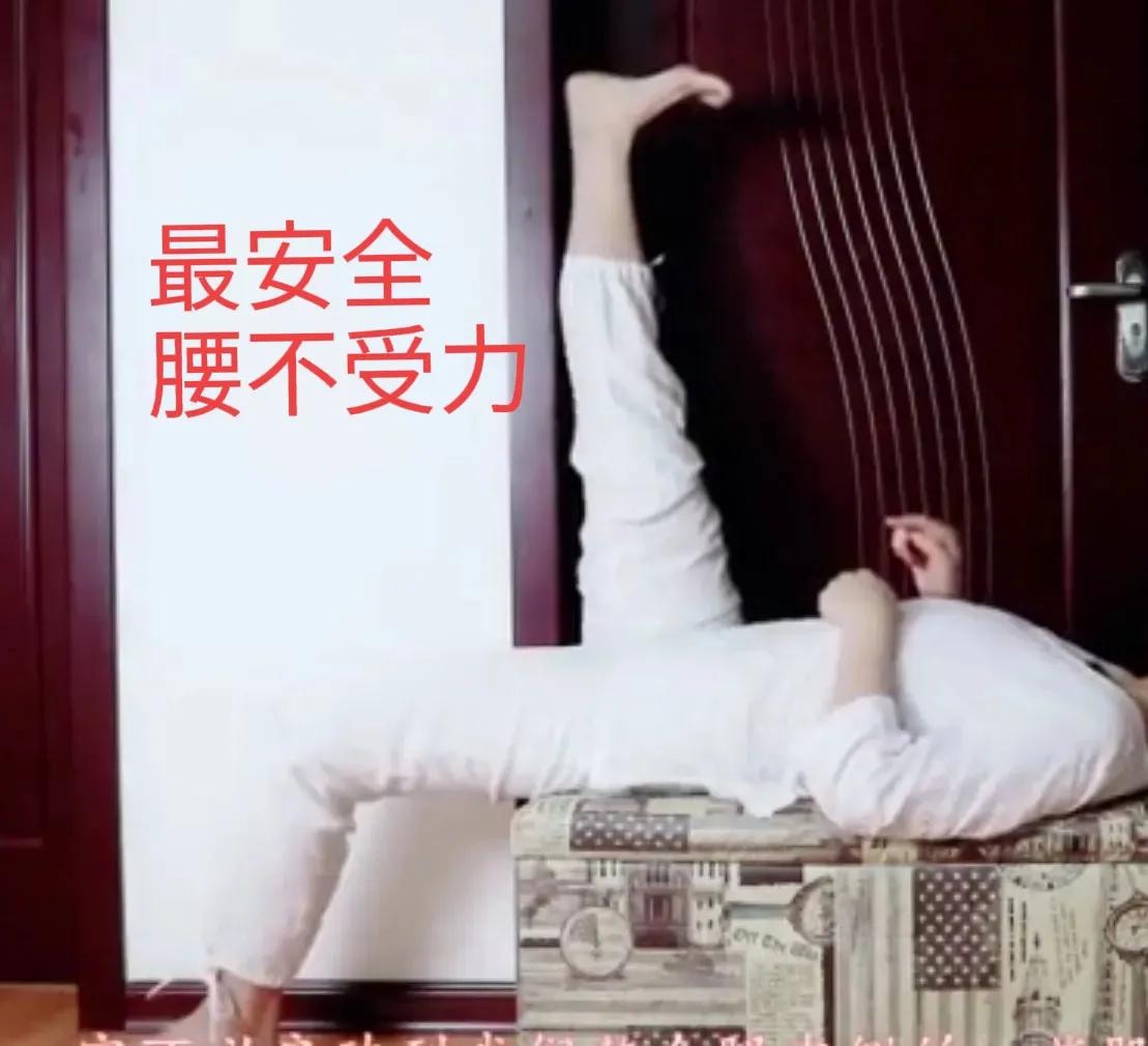 Lumbar muscle strain, lumbar intervertebral disc herniation compresses ...