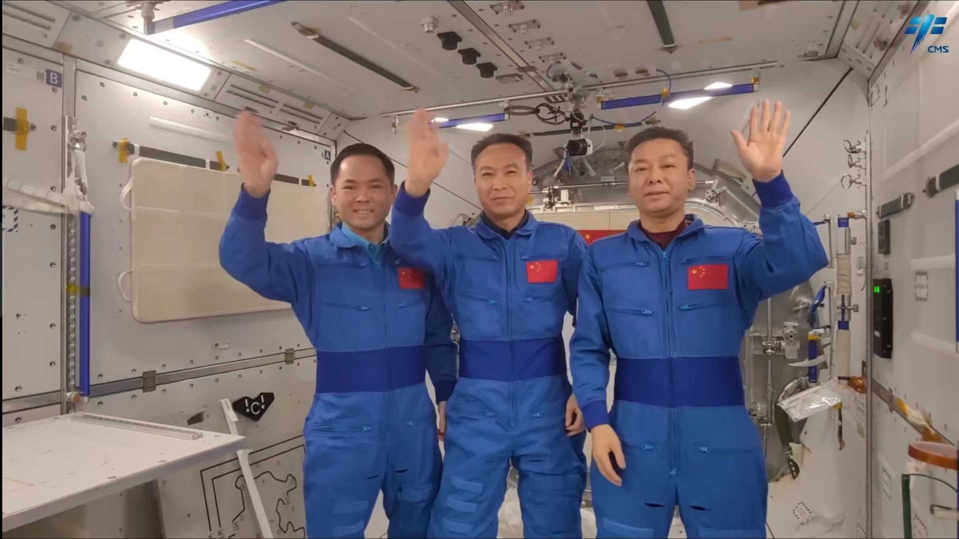 God Fifteen became the crew with the longest flight time in a single ...