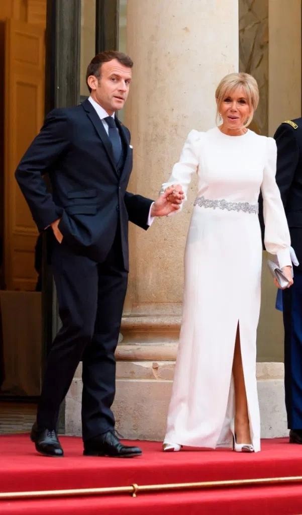 Macron is too good at dressing up his wife! 69-year-old Brigitte's ...