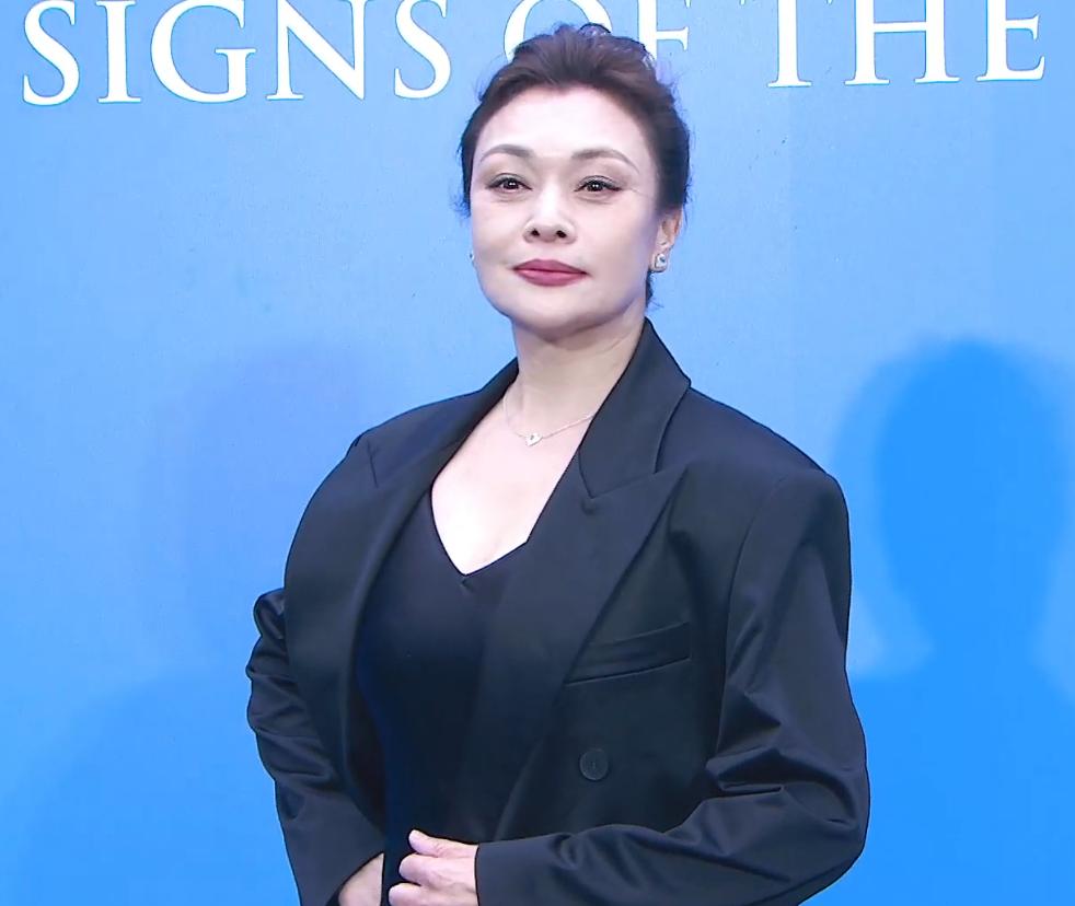 It's the red carpet again! Yang Zifeng is messy, Yin Tao's breasts are ...