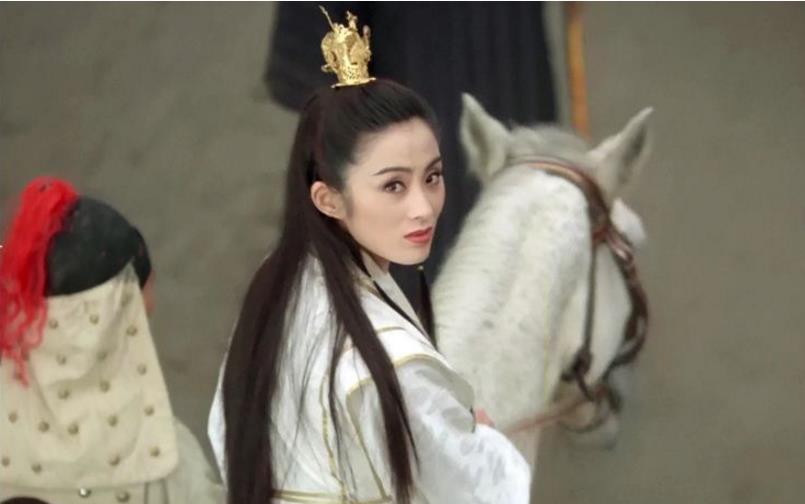 A recent photo of 50-year-old Zhang Min and 64-year-old Lin Qingxia, Hong Kong's four handsome ...