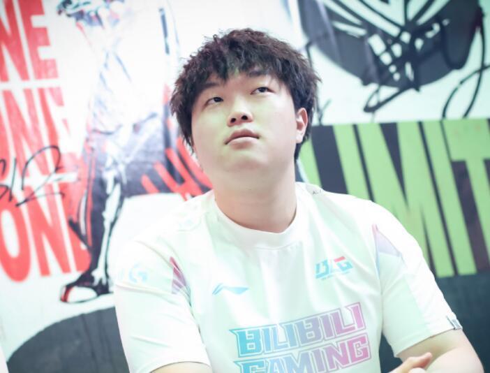 Bin has become the second faker. Before the game, he set the flag in a ...