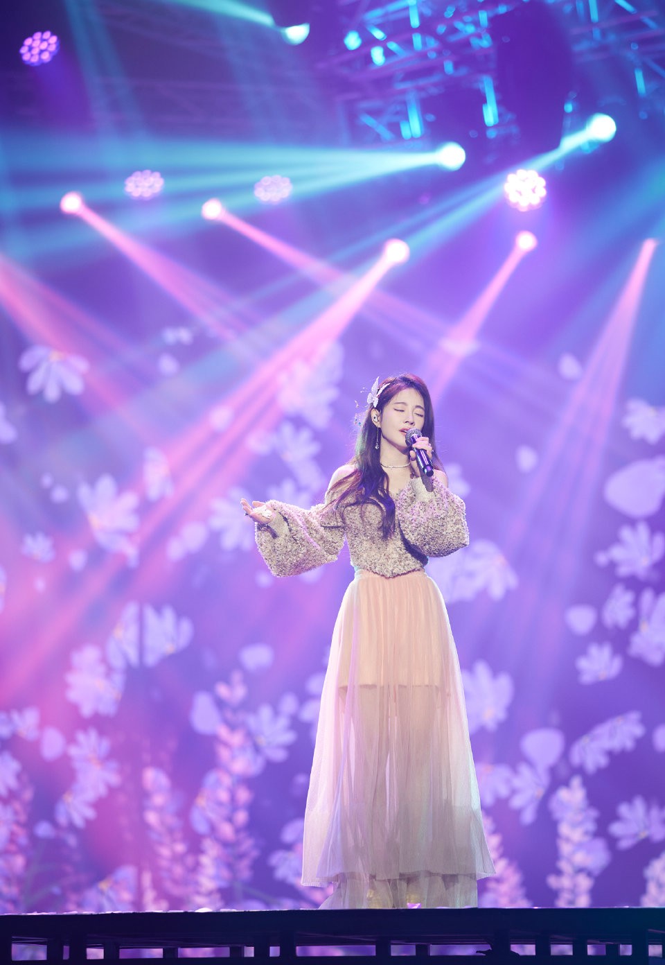 Feng Timo's singing scene is beautiful and moving, elegant and noble ...