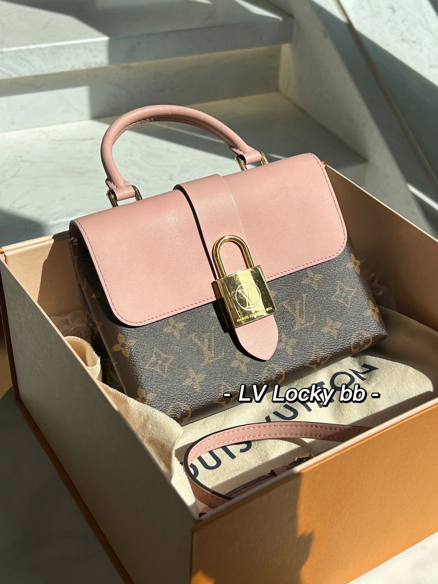 Lv locky bb pink postman is beautiful! Can't shoot it! ! - iNEWS