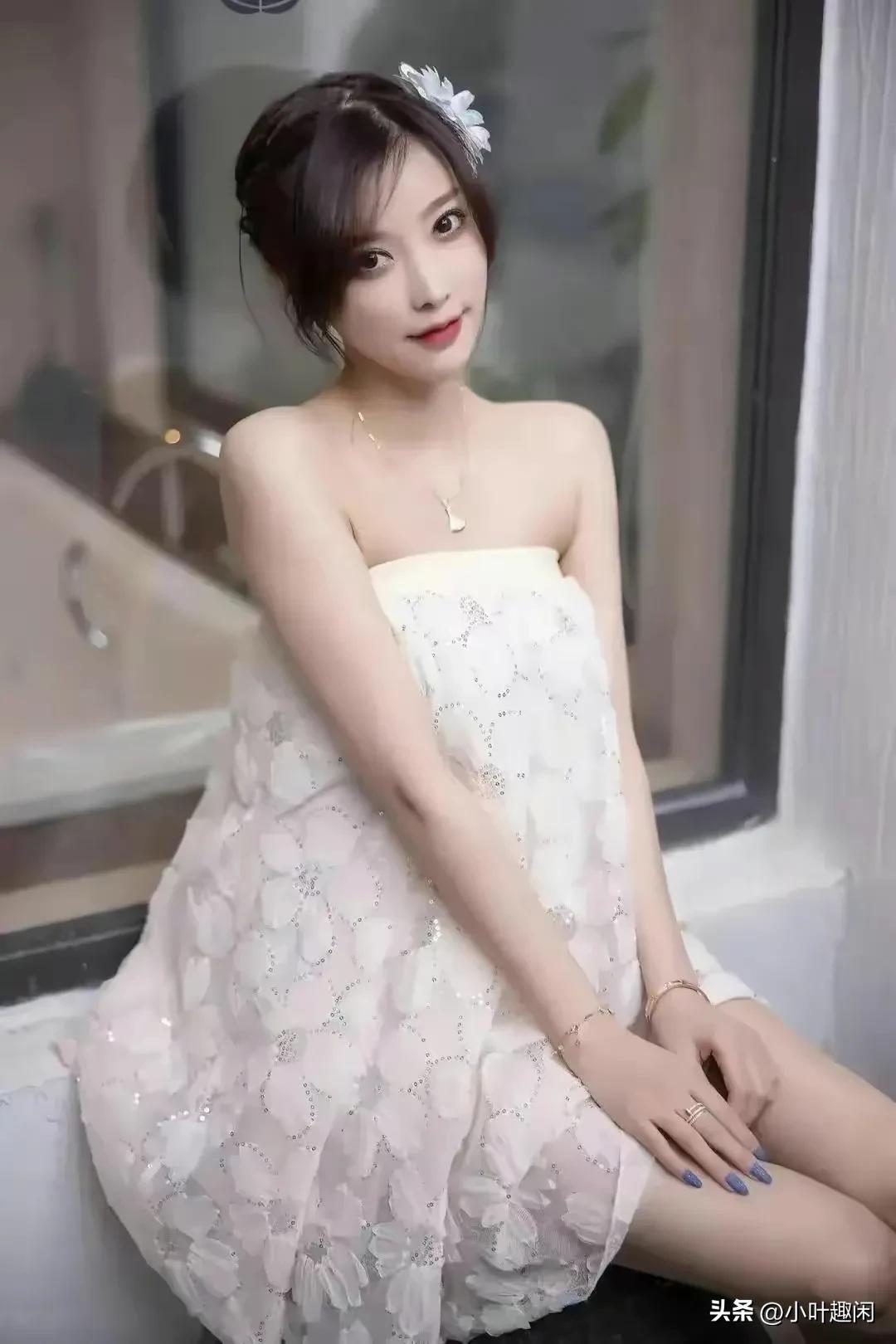 Car model Yang Chenchen is really a stunner, so beautiful - iMedia