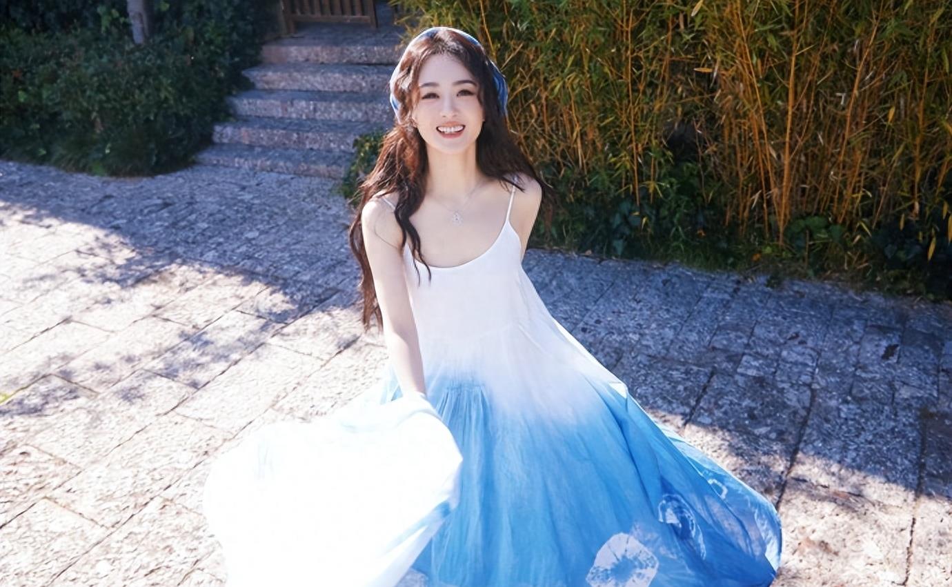 Let the blue sky and white clouds soak into your body! Zhao Liying's ...