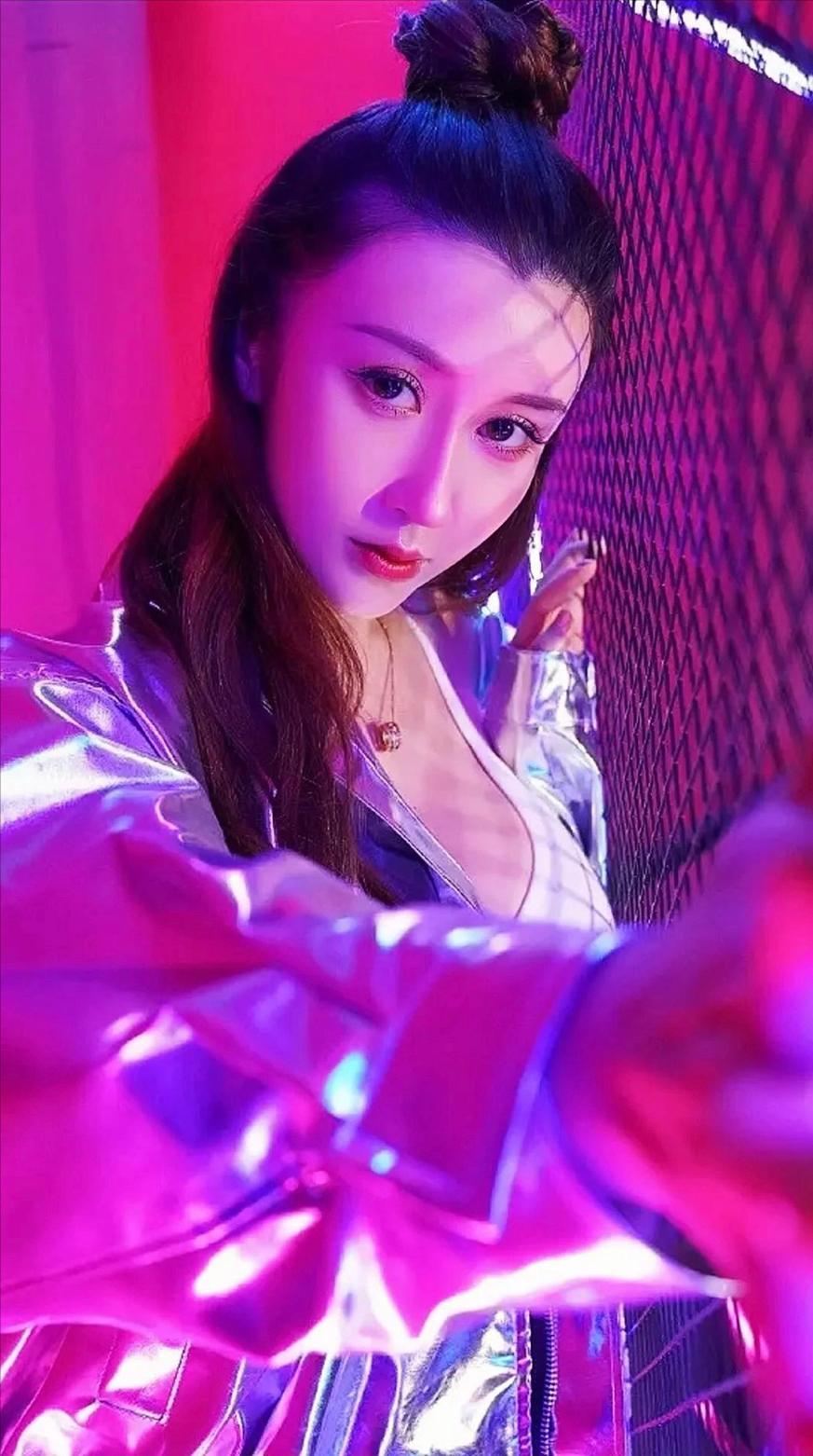 Jiang Yanxi (Yanxi Jiang) - the beauty of charming curves - iMedia