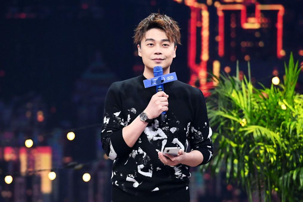 The host Shen Tao was promoted to become a father, and fans "give gifts ...