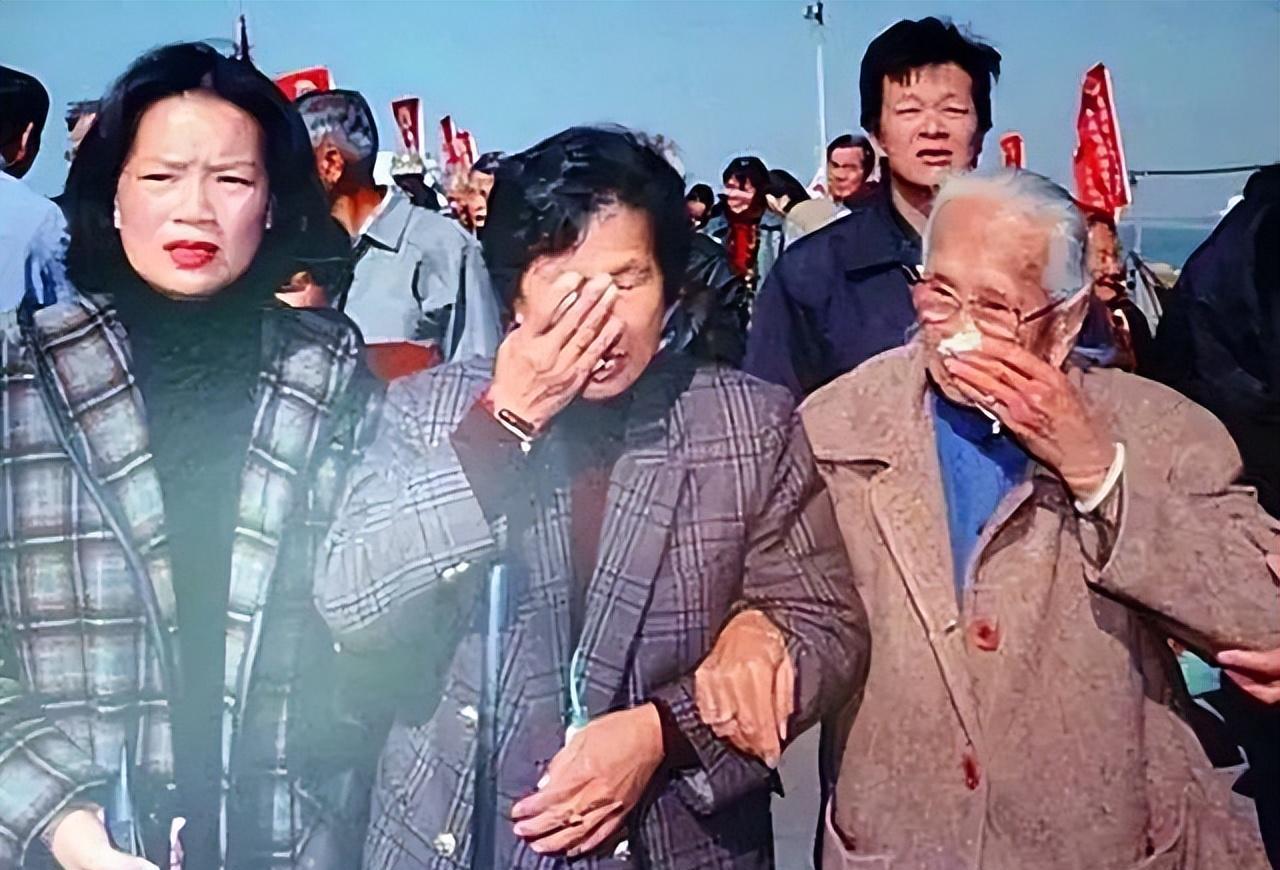 A family on both sides of the strait! Looking for his father who left ...