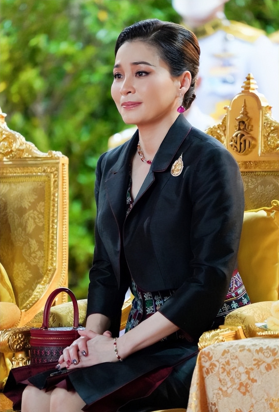 Queen Suthida has a wide heart and a fat body, no longer has any competitors, and is favored by ...