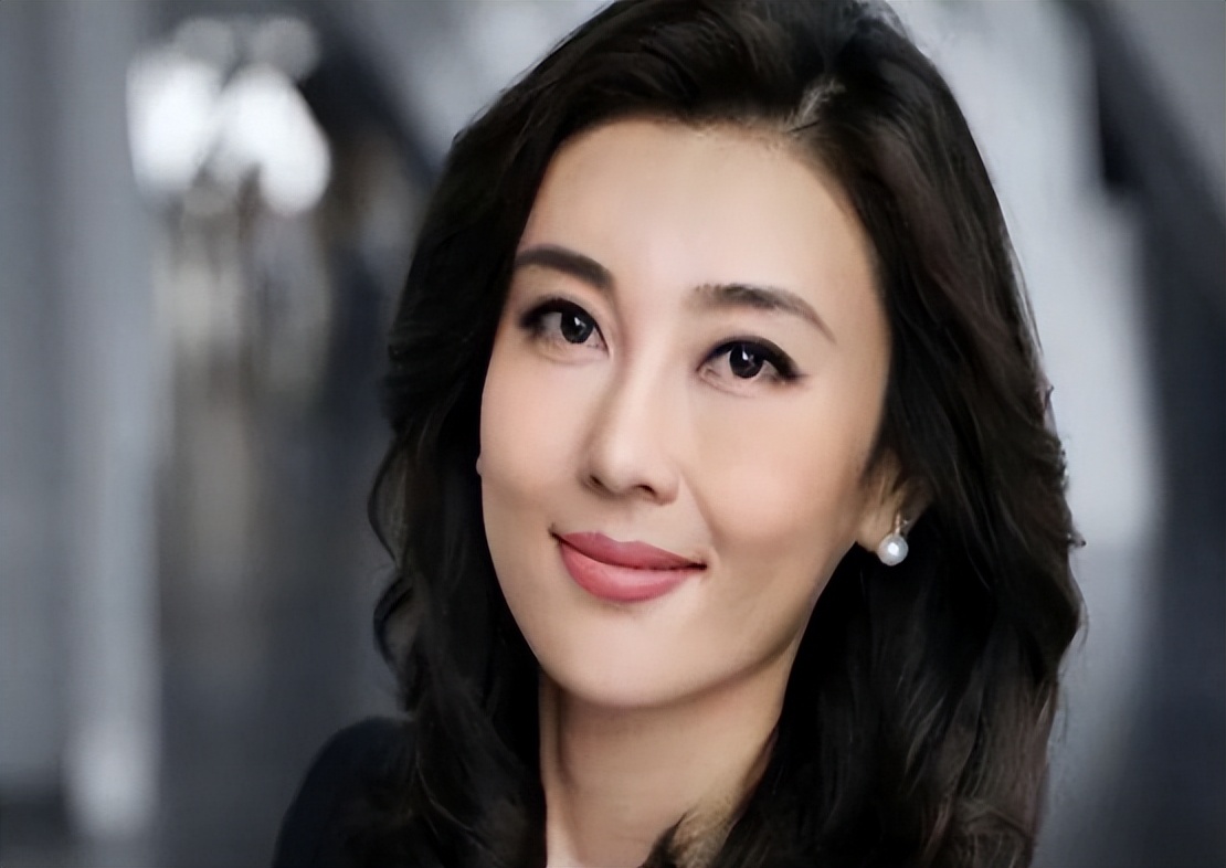 CCTV beauty anchor Li Hong: She escaped marriage and was once rumored ...