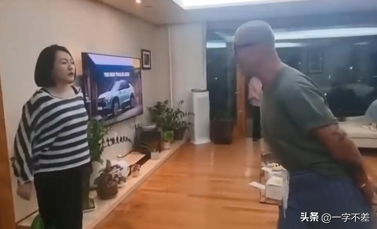 Little SKoo Jun-yup danced hotly at home, holding hands and sticking to the back, was accused of ...