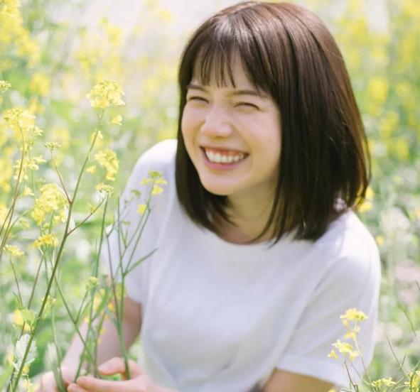 The most popular female anchor in Japan: Brows and eyes are curvy and ...