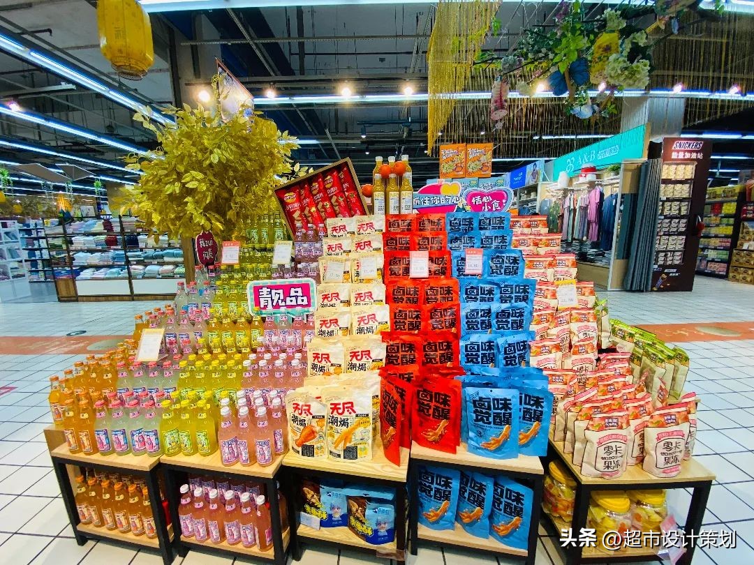A collection of Mid-Autumn Festival display at Century Lianhua Supermarket - iNEWS