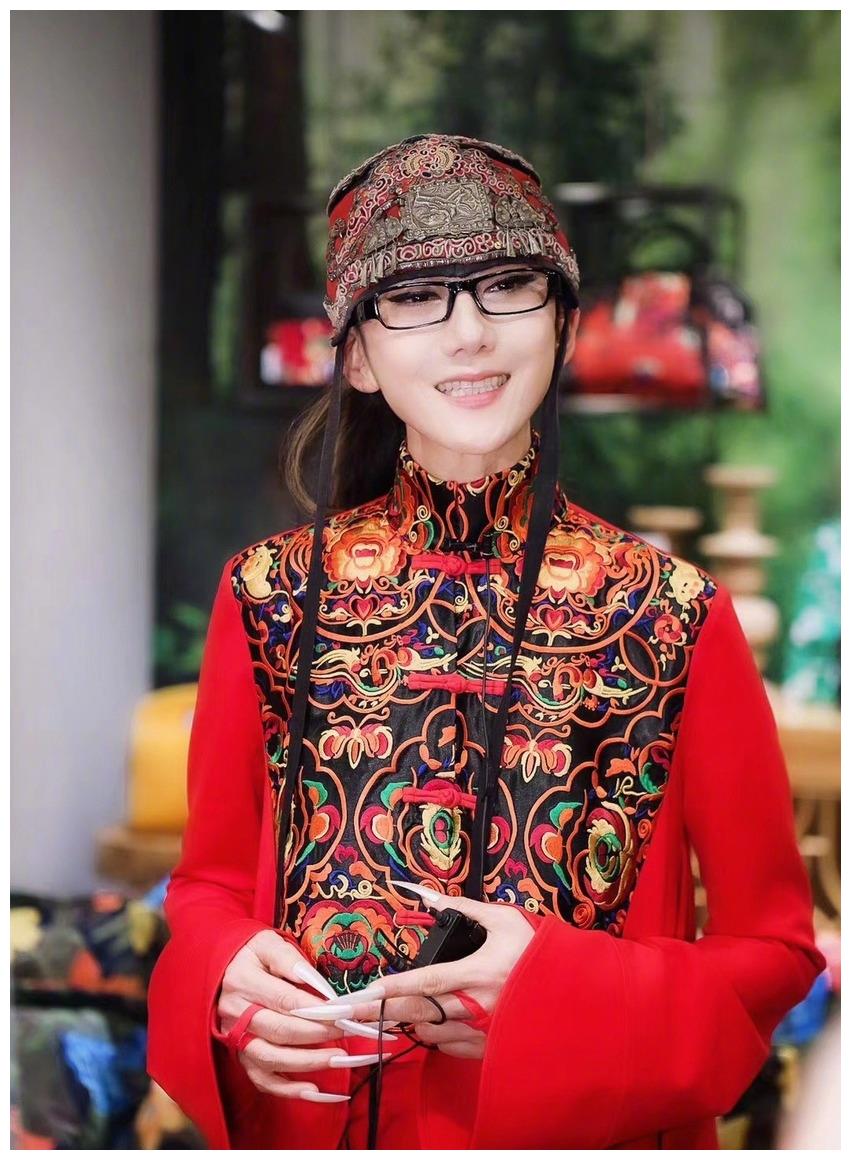 From a simple girl to a dancing queen, Yang Liping's life is only for ...
