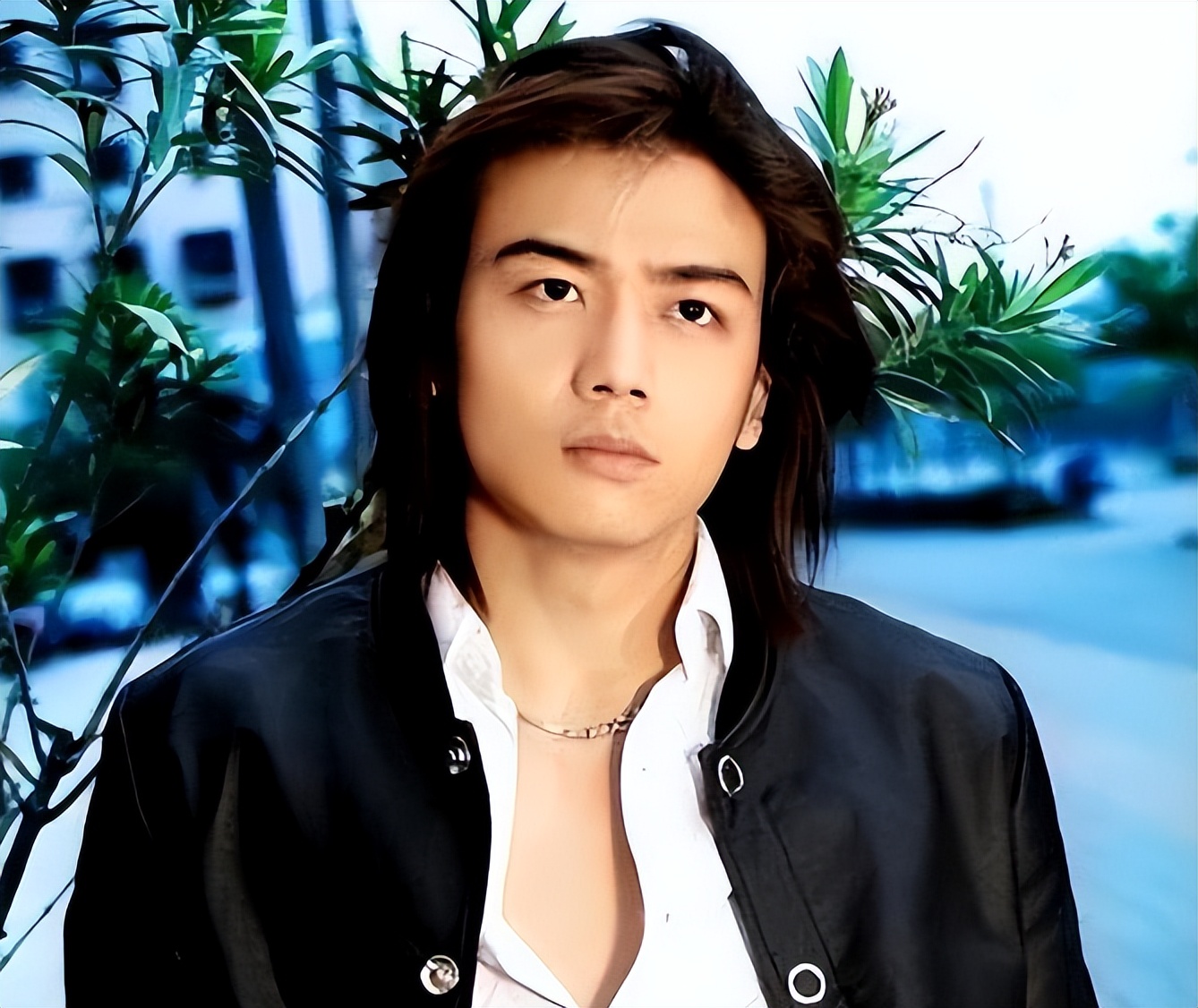 How did the 40-year-old Yang Shuo fall from "top male god" to "spoiled ...