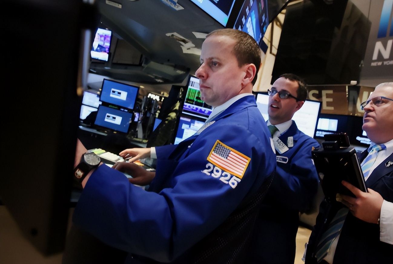 There are 13 root servers in the world, 10 of which are exclusively ...