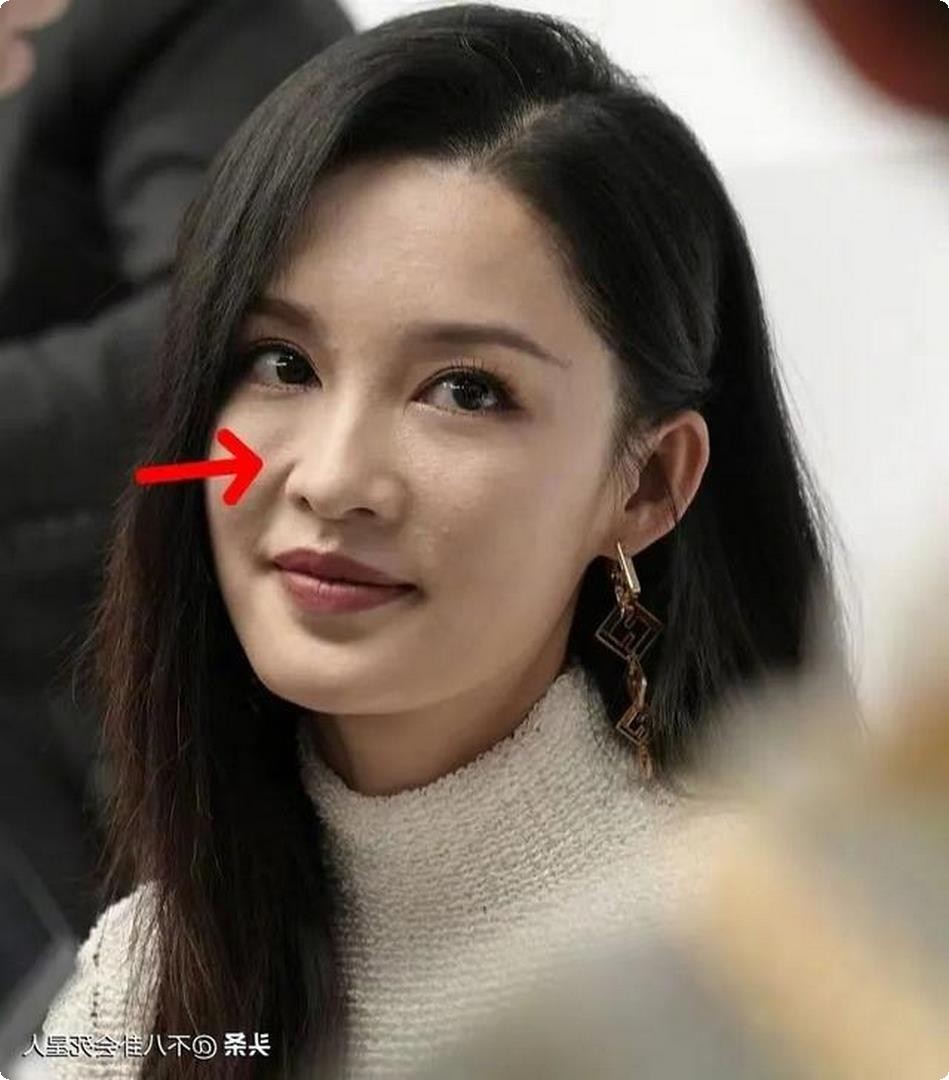 32-year-old Li Qin looks at the pictures of Xiu Sheng: His face is full ...