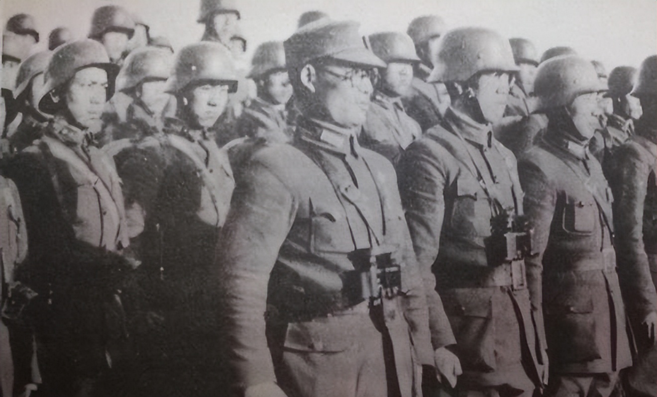 Why is there only one general and most of them are only lieutenant ...
