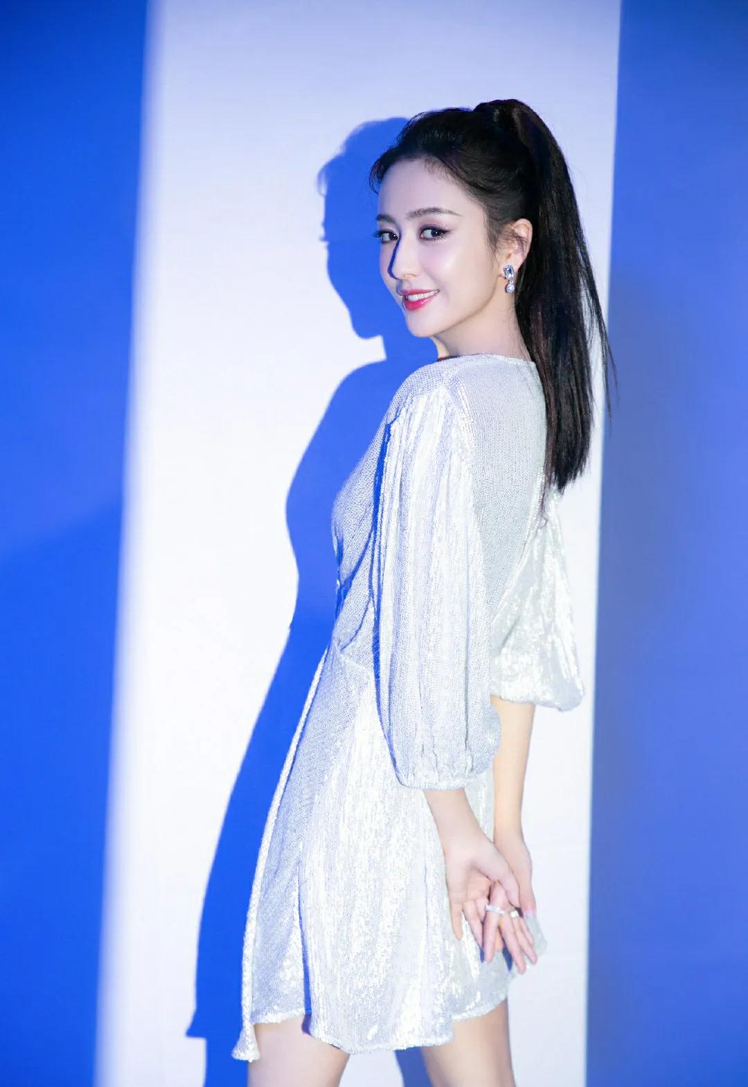 The most beautiful Xinjiang goddess Tong Liya - iNEWS