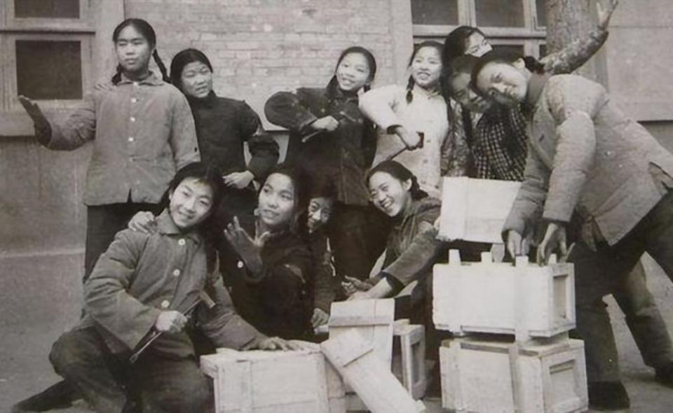 Wang Hongwen's daughter, she voluntarily gave up her iron job to go ...