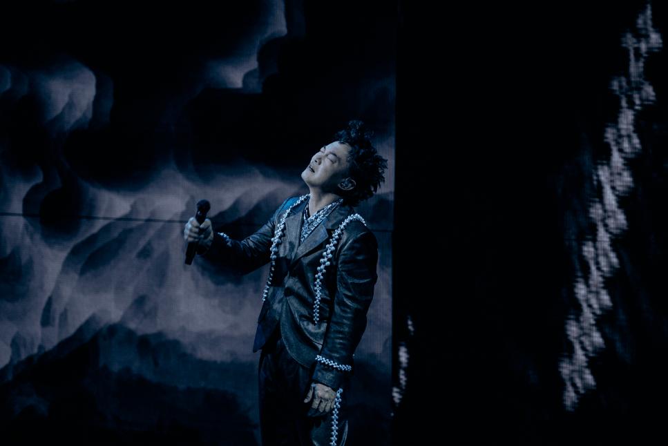 Eason Chan's 3rd concert starts again! The super exciting scene makes ...