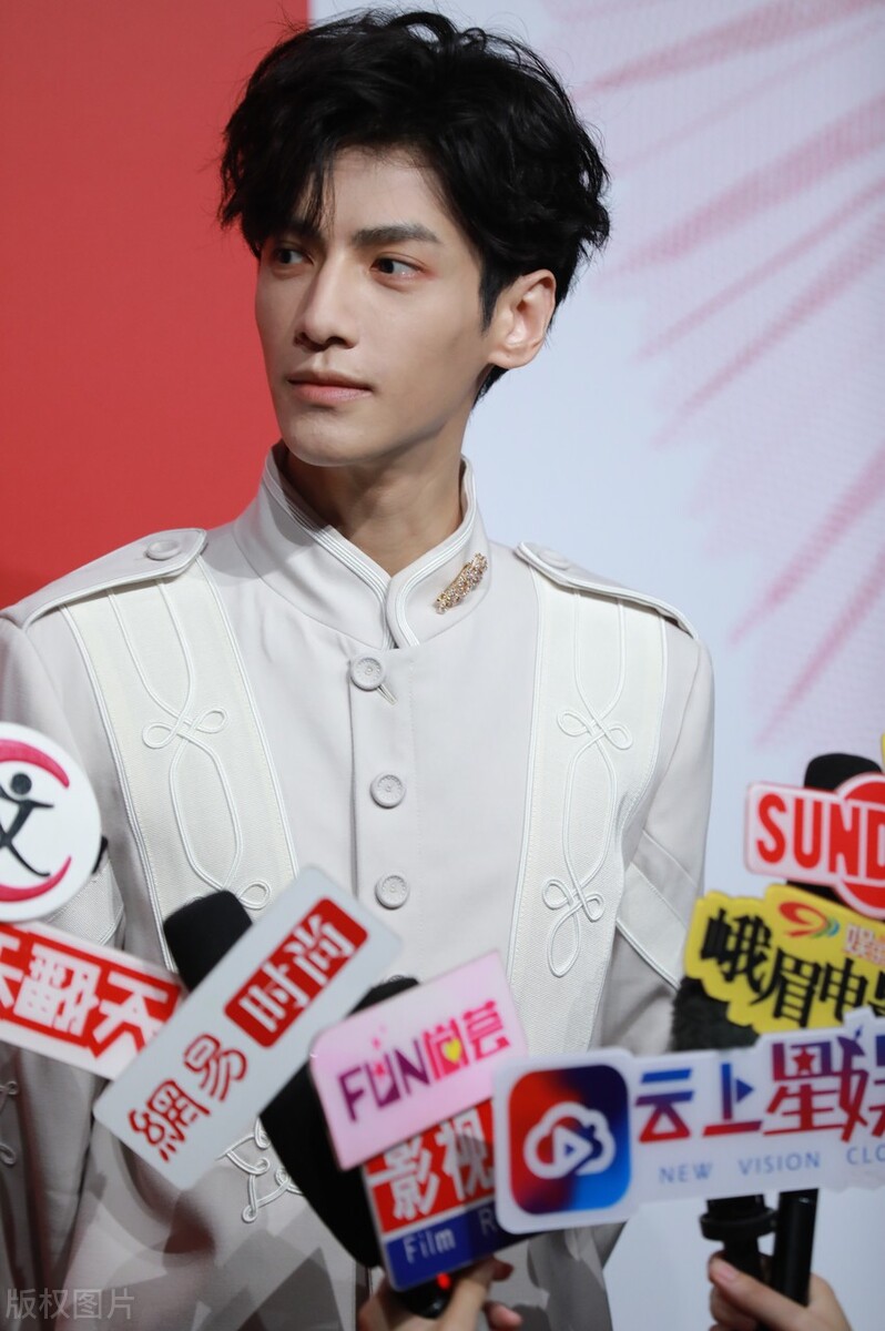 Wu Lei, Luo Yunxi, Dilireba Ren Jialun, Li Liqun, Wu Jing, Ma Sichun ...