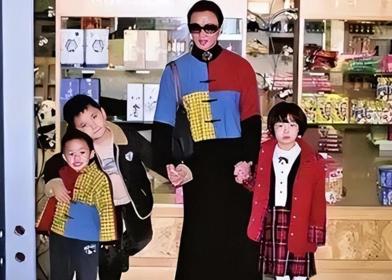 Jin Xing's mother Han Ying: The son became a daughter, overcame the ...
