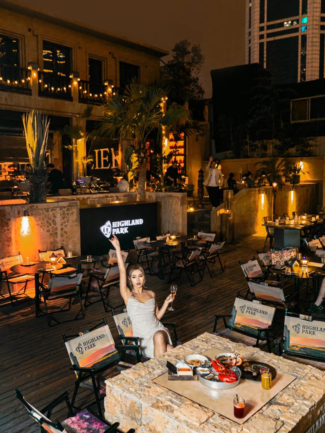 The hot terrace izakaya on the Bund is absolutely beautiful - iNEWS