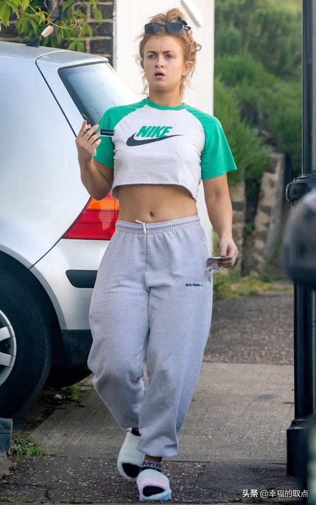 Actress Macy Smith appears on the streets of Essex, she looks soft and ...