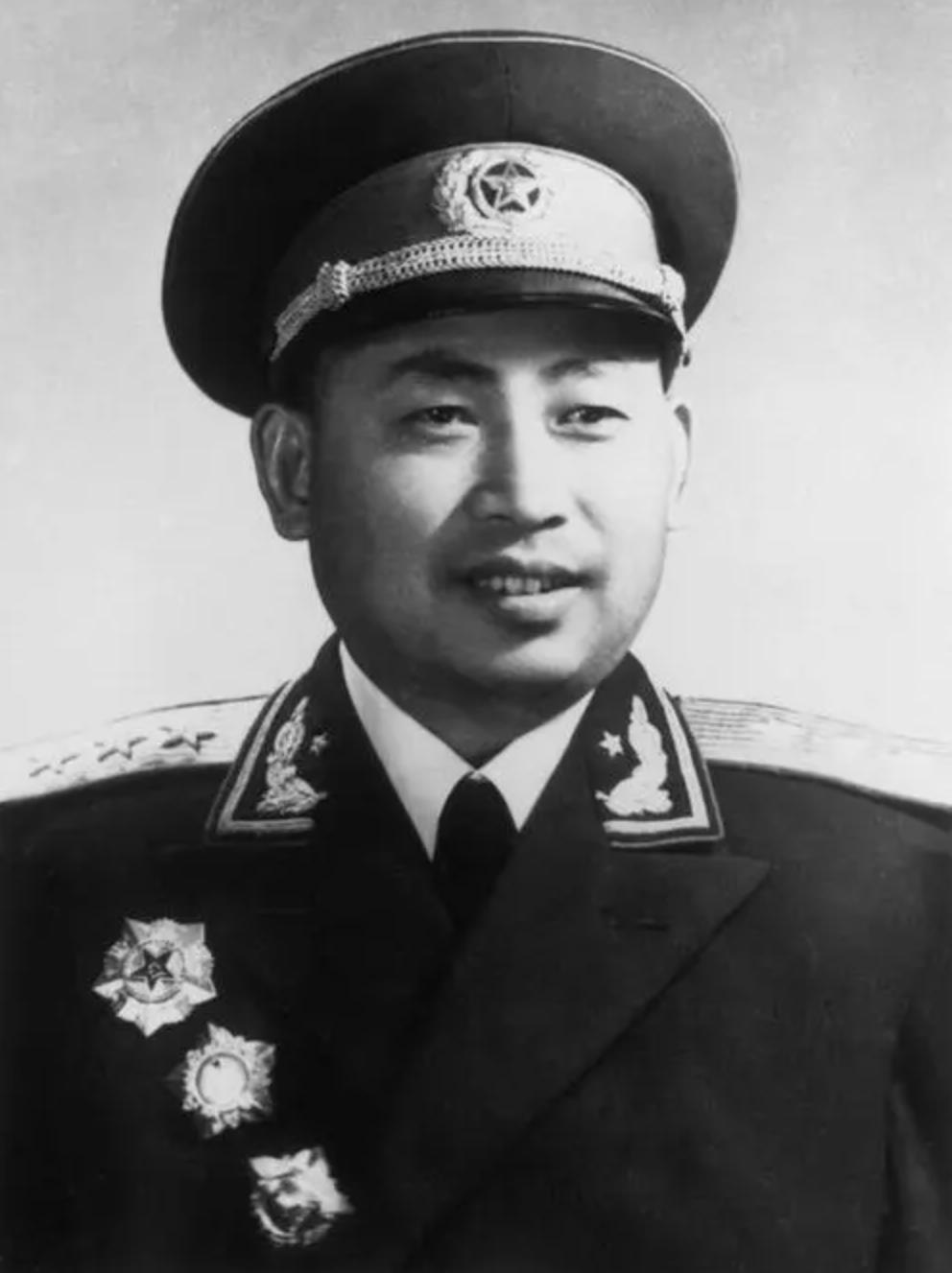 In 1940, Lin Biao took the only formal photo in Moscow. Who is the ...