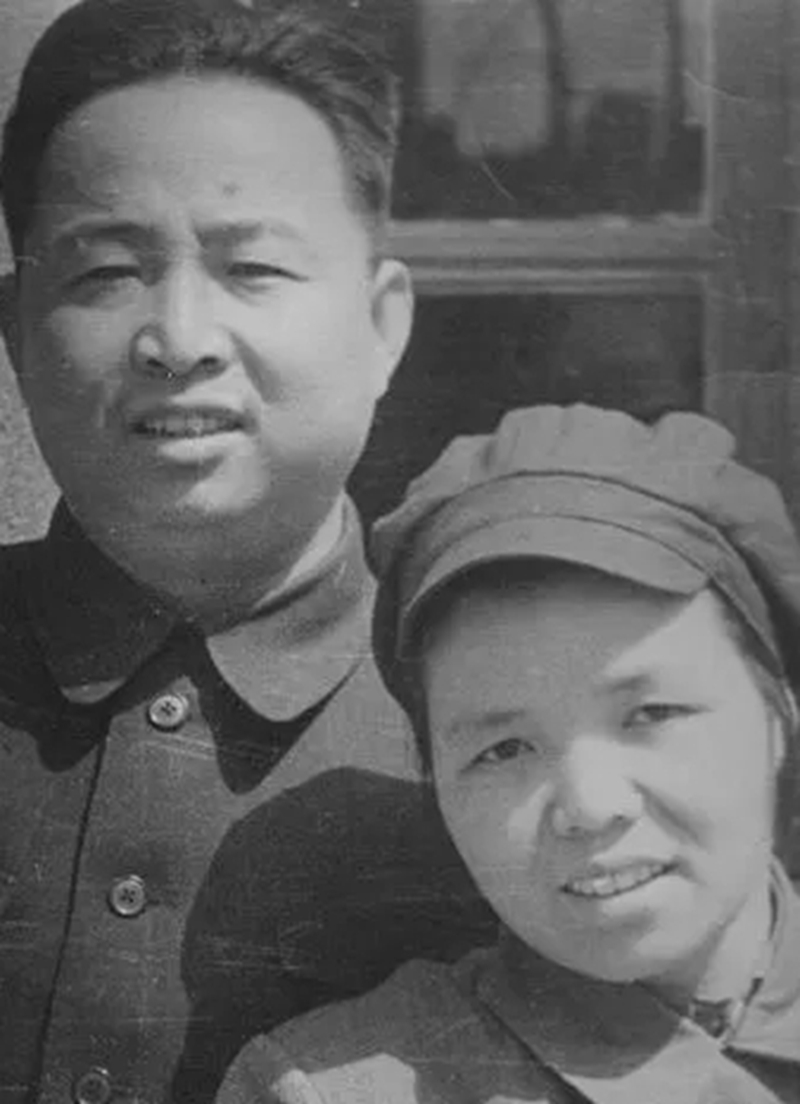 He used to be Chen Yun's secretary. At the age of 46, he voluntarily ...