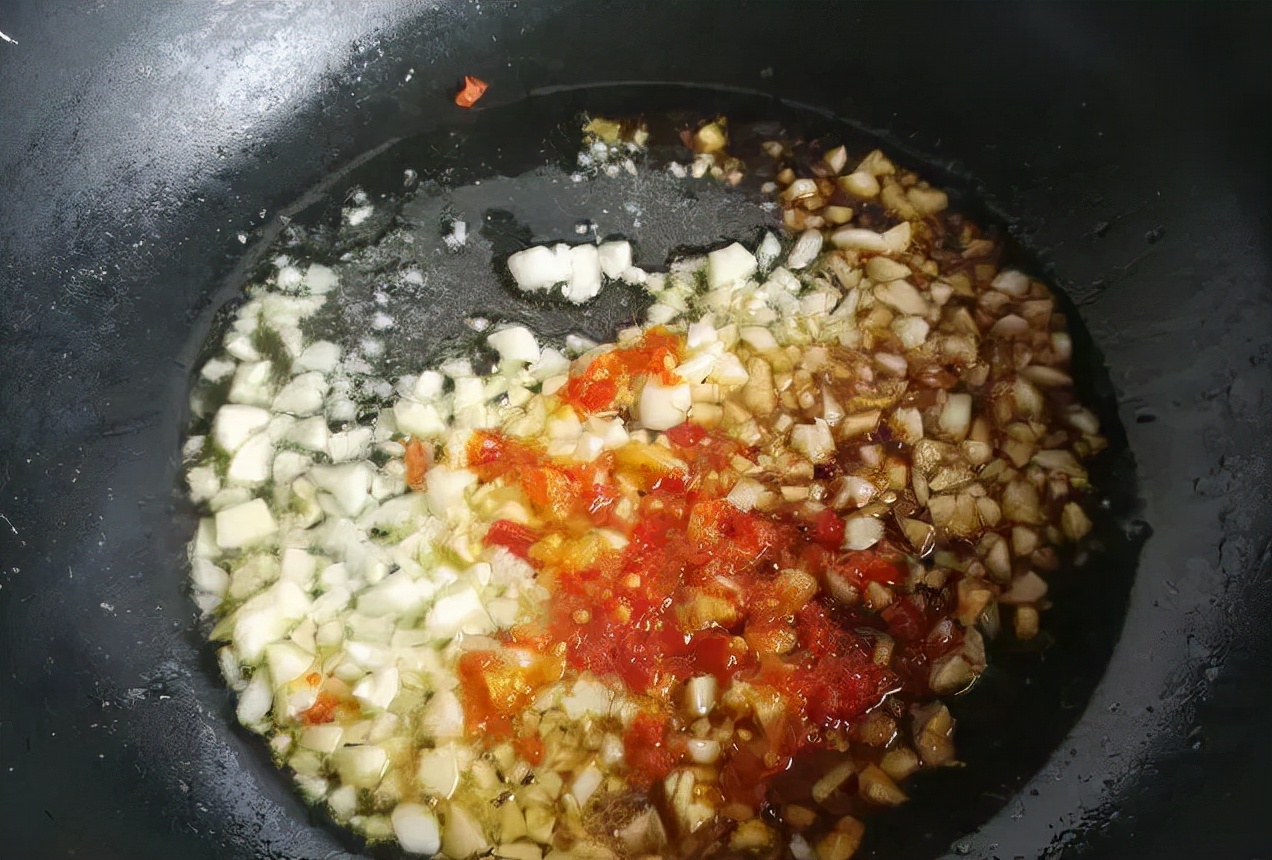 "Enoki Mushroom Steamed Loofah" is rich in garlic, tender and delicious ...