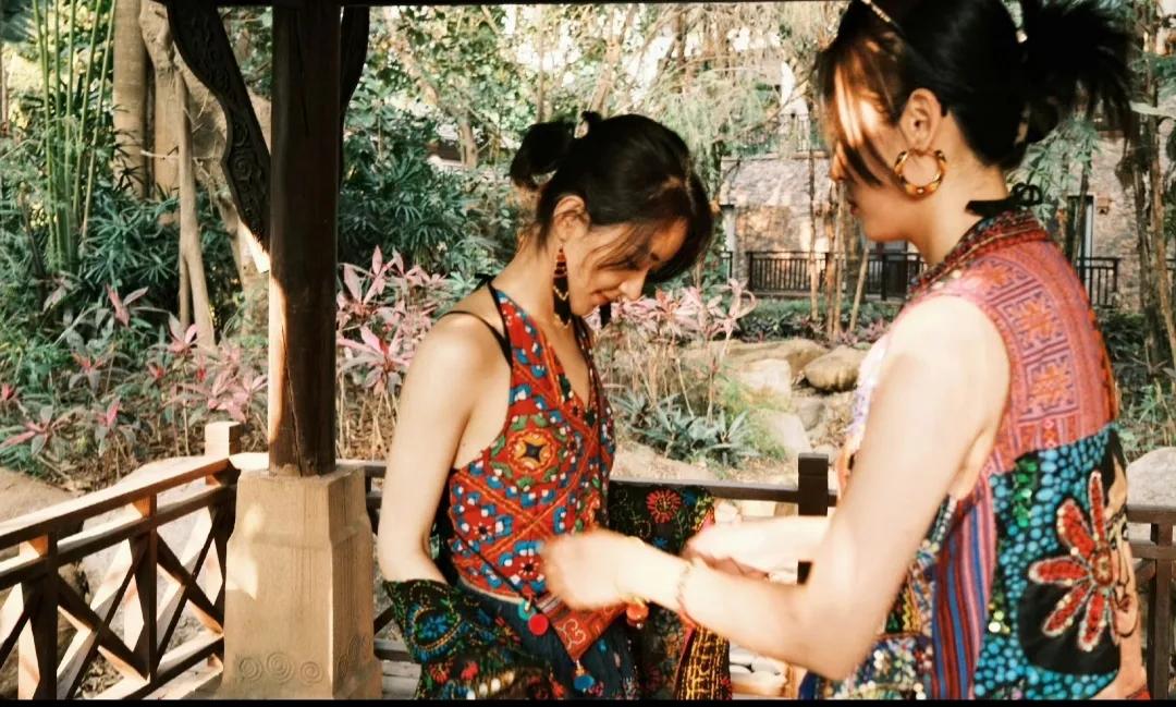 amazing! Zhao Liying and Zhou Fang took a group photo in national ...