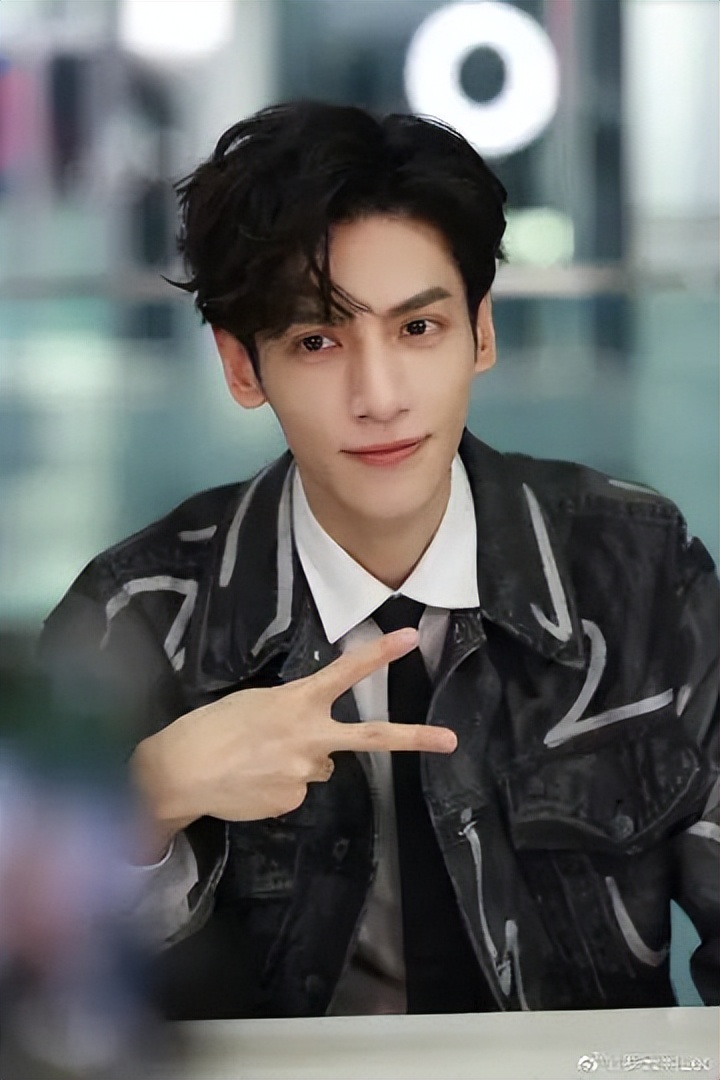 Yang Mi Qin Hao? Zhao Lusi was praised embarrassingly? Luo Yunxi hot search? Chen Feiyu's follow ...