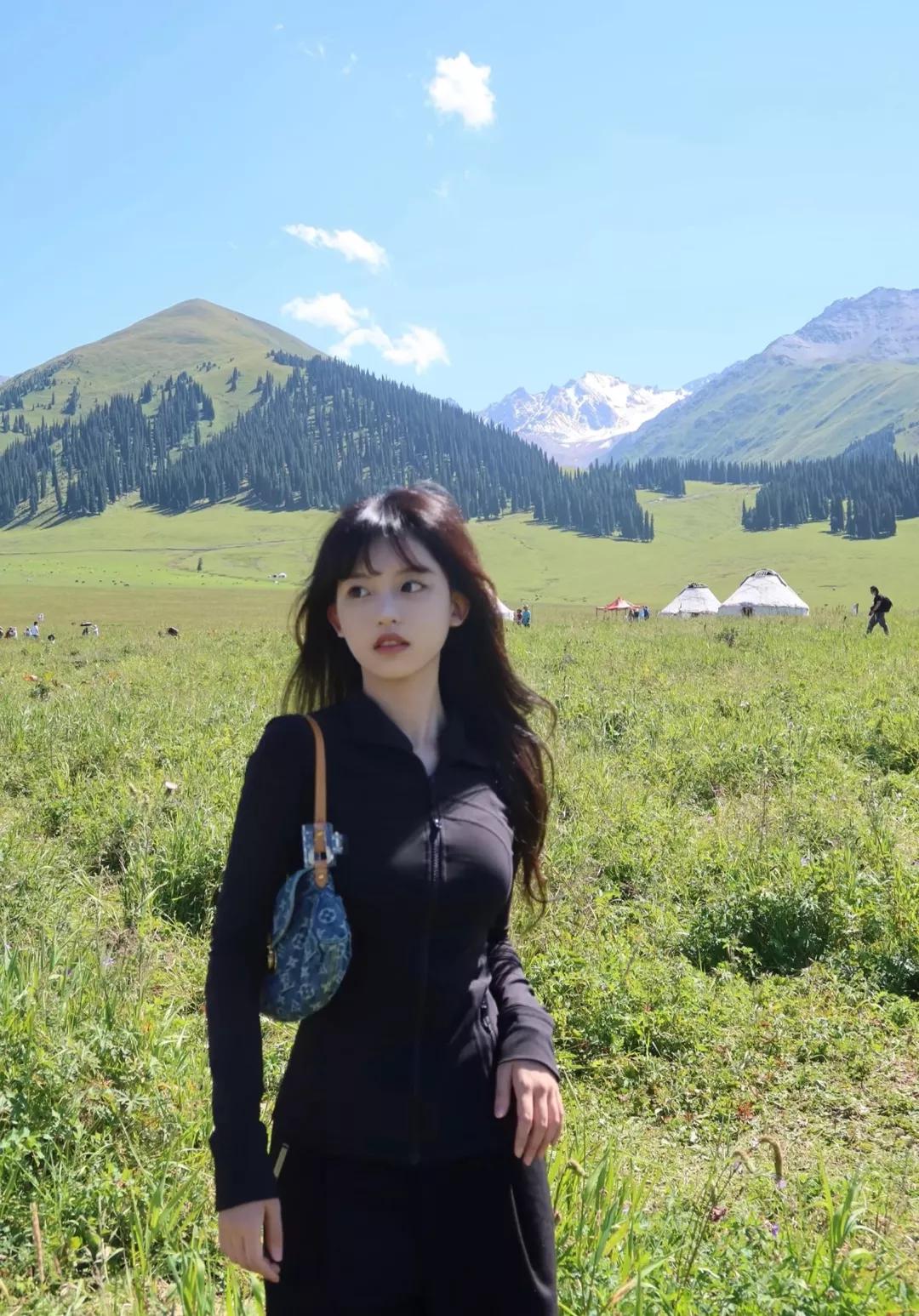 Mobile phone blockbuster, Internet celebrity beauty Tang Yu photo - iNEWS