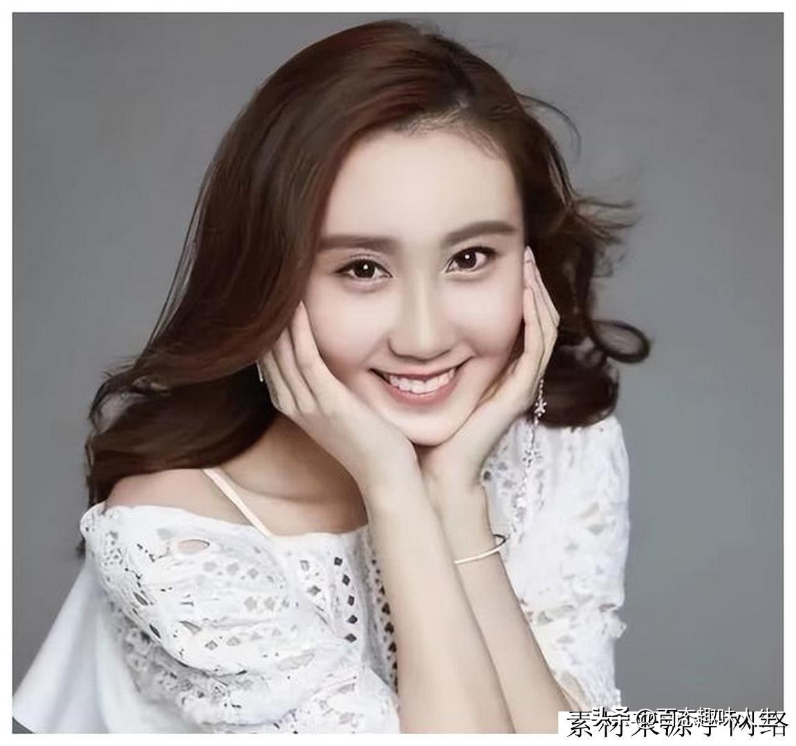 Shui Junyi's daughter Shui Yishi became a CCTV reporter, confident and ...