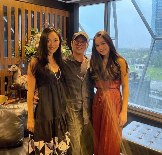 Jet Li's family celebrated his wife's birthday, Li Zhi wore a knit ...