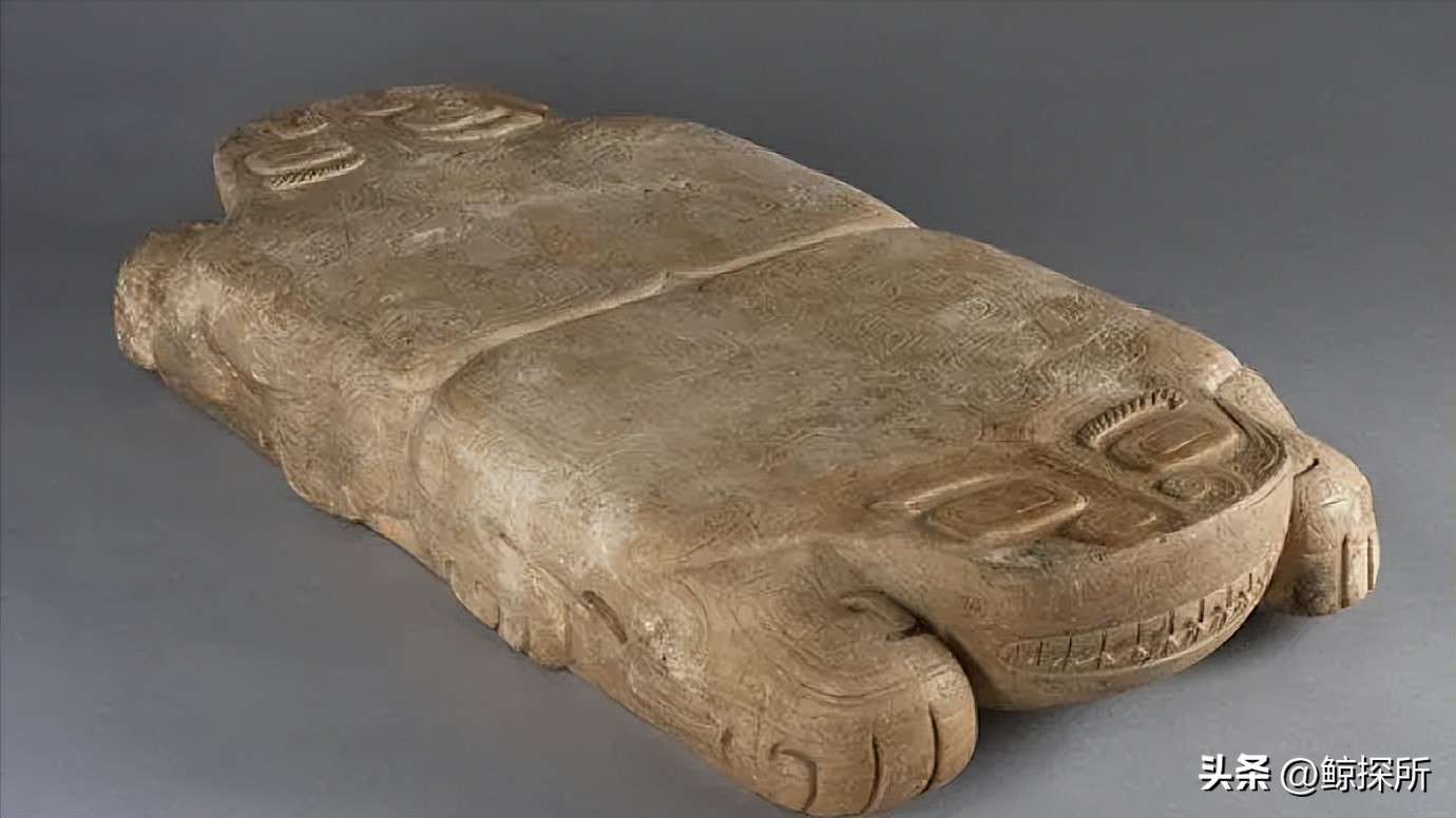 The marble owl-shaped standing sculpture in the Yin and Shang Dynasties ...