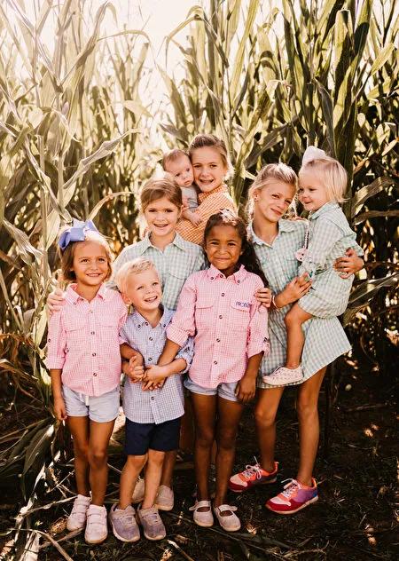 Mother homeschooling 8 children: witness the miracle of children's ...